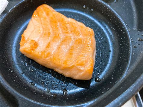 아기반찬 크림소스를 곁들인 연어스테이크