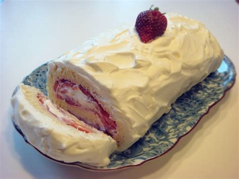 Strawberries And Cream Sponge Cake Roll No Empty Chairs