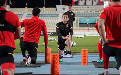 备战12强赛国足开启阿联酋首练，李磊因伤缺阵比赛孙继海周萧