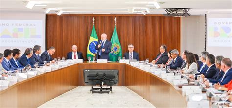 Lula E Governadores Divulgam Carta Em Defesa Da Democracia Giuliano