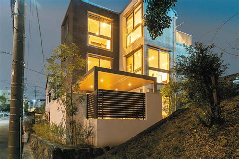 ホームヤードルーフシステムをテラスの屋根として建物とも調和します タカショー施工事例紹介