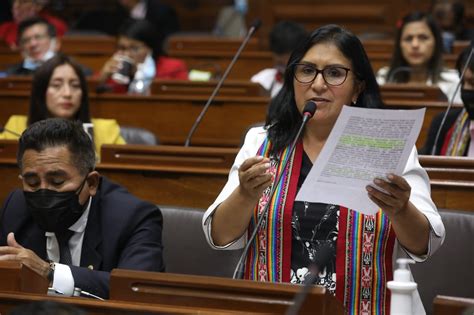 Katy Ugarte Presenta Renuncia A La Bancada Del Bloque Magisterial
