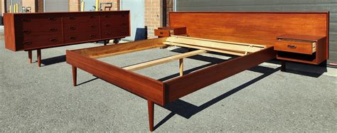 Refinished Danish Mid Century Modern Queen Teak Bed W Nightstands And Dr
