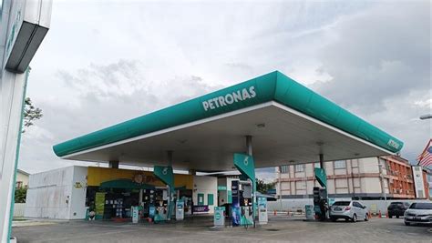 Petronas To Cut Jobs In H2 2025 As Profit Falls To S16b Amid Global