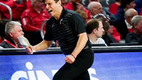 Bearcats Basketball Coach Wes Miller Will Return Next Season Ad Says