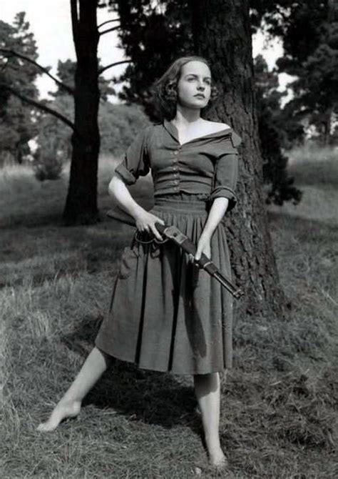 Betty Fields Biography