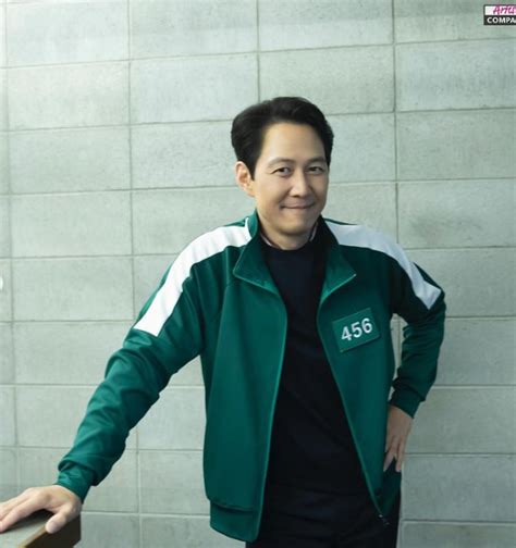 오징어게임 확 달라진 이정재 근황 초록 트레이닝복에도 잘생김