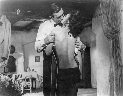 Koja Srpkinja Je Bila Bondova Devojka Stil