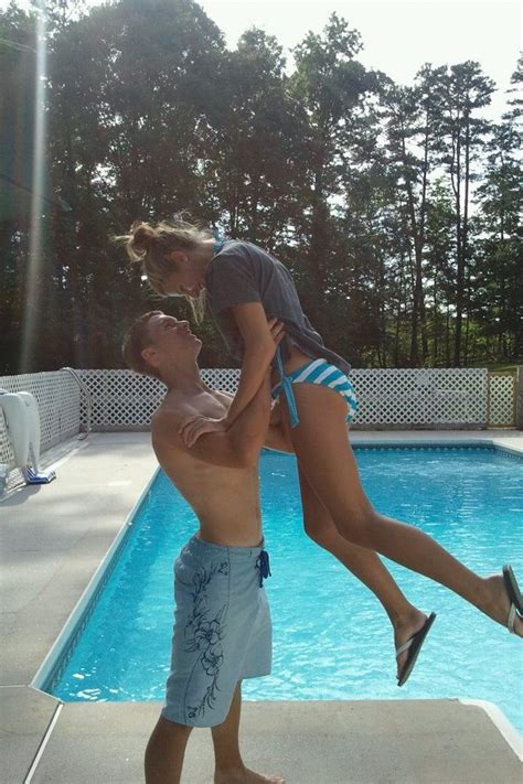 Super Cute Couples Picture Piscina