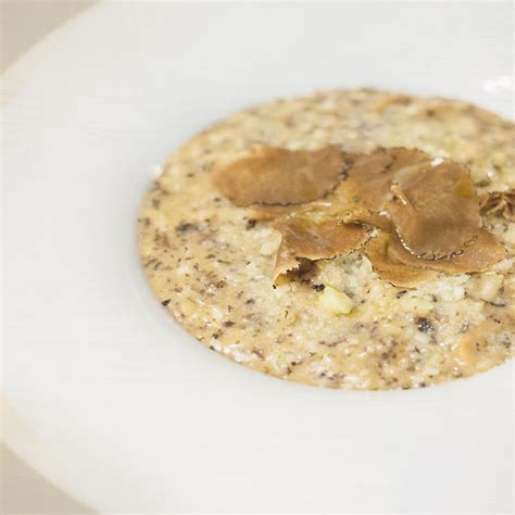 Ризото с крем от черен трюфел и настърган черен трюфел Leos Pizza