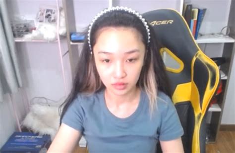 Hoa Xuka cập nhật giao diện khác hẳn mặt mộc từng công khai fan chắc nịch nữ streamer xài app
