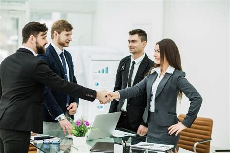 7 Things To Consider While Writing A Formal Guest Speaker Invitation