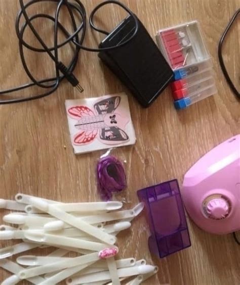 Продаю лампу для маникюра аппарат для маникюра в отличном рабочем состоянии любые проверки