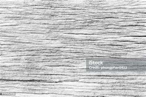 빈티지 표면 흰색 나무 테이블과 소박한 곡물 질감 배경 오래 된 나무 테이블 판자 텍스처의 어두운 소박한 벽의 닫습니다 당신의 Designn에 대 한 소박한 나무 테이블