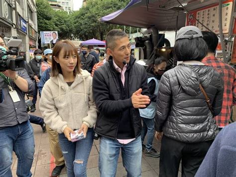 超漂亮！吳怡農妻子首亮相 偕夫晴光市場拜票 政治 自由時報電子報