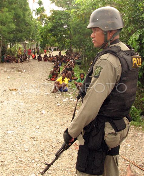 PERANG SUKU ANTARA Foto