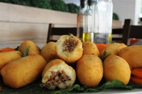 O Bolinho de Mandioca Recheado Carne Moída veja