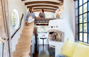 Con poco dinero y mucho ingenio convirtieron una van en su casa perfecta