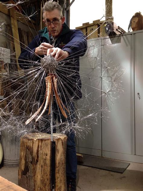 Wire Sculpture By Fantasywire In 2020 With Images Wire Art
