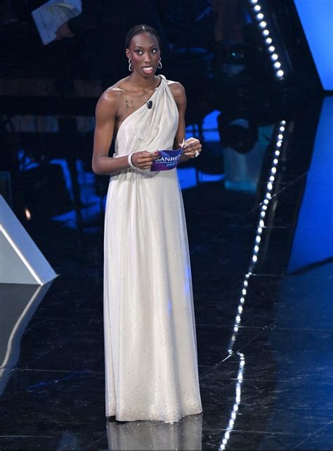 Gli Abiti Di Paola Egonu A Sanremo I Tre Look Firmati Armani Il