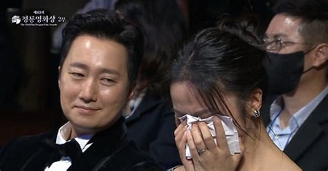 ‘헤결앓이는 현재 진행형…탕웨이 ‘헤어질 결심 Ost 무대에 눈물