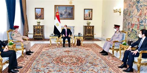الرئيس السيسي يؤكد موقف مصر الثابت بدعم جهود التوصل لحل سياسى للأزمة