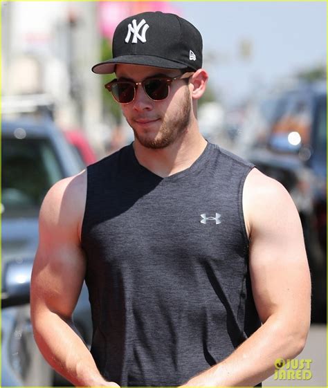 Nick Jonas Bares Buff Biceps Farmer S Tan After A Workout Photo Nick Jonas Photos