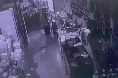 店主潦草锁门，窃贼“有缝”可乘，徐汇警方快速破获一起入室盗窃案