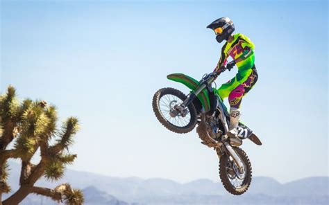 Kawasaki представила новую модель кроссового мотоцикла — Новости