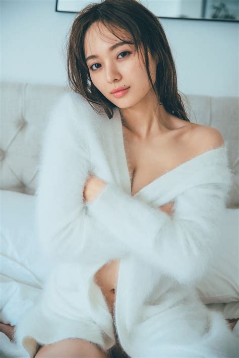 长腿小波 梅澤美波1st写真集 夢の近く 和邪社