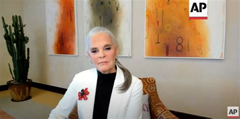 Ali Macgraw Left Hollywood To Live In Tiny Village Cottage In