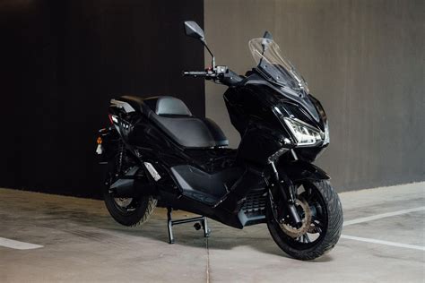 Velca Acelera Con Las Nuevas Nude Y Eon