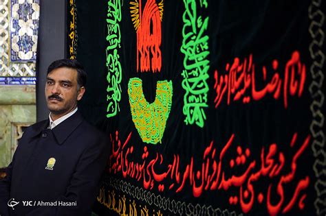 اهدای پرچم عزای حسینی به هیئات مذهبی سراسر کشور در حرم امام رضا ع
