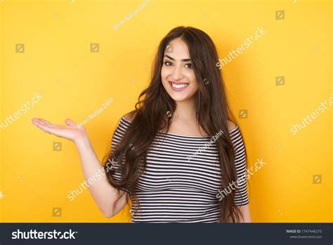 Pretty Latina Girl 39 954 Images Photos De Stock Objets 3d Et Images Vectorielles Shutterstock