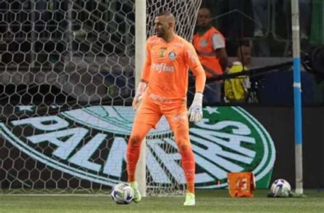 Weverton do Palmeiras é o melhor goleiro no Bola de Prata