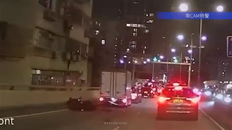 車CAM直擊 東九龍走廊 電單車疑無留意交通情況 硬撼貨車車尾 YouTube
