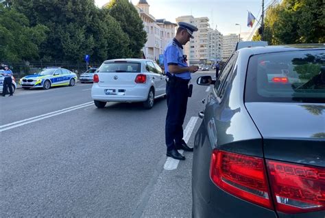 Sute de mașini și persoane verificate de polițiști și jandarmi în Alba