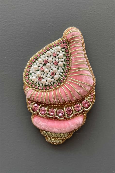 Broches