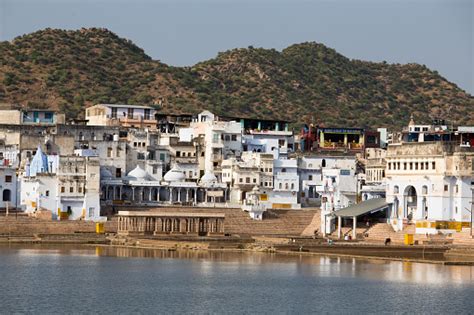인도에서 거룩한 Pushkar 사로 바 호수에서 정체 불명된 사람들 건축에 대한 스톡 사진 및 기타 이미지 건축 고대의