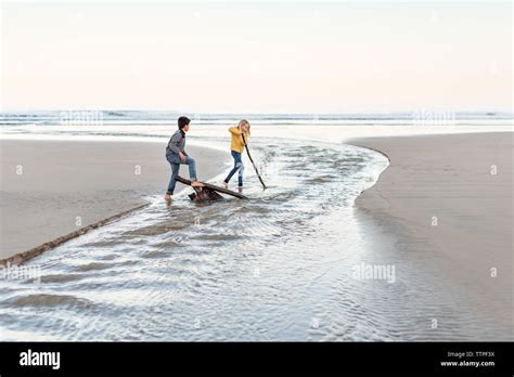 Pre Ado A La Plage Banque Dimage Et Photos Alamy