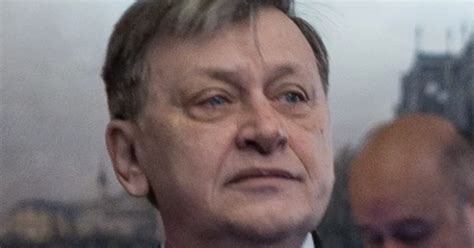 Кандидат в президенты Румынии Антонеску признал поражение на выборах Новости Mail