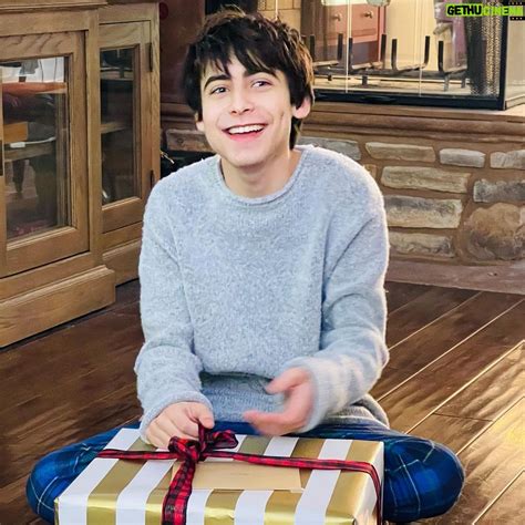 Aidan Gallagher Wiki Biography Age Gallery Spouse And More