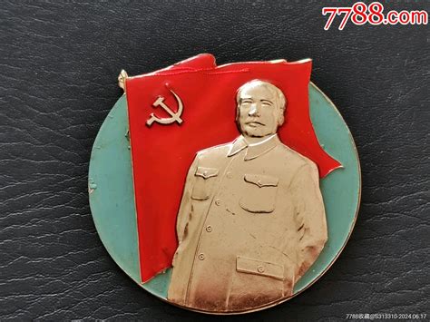 异形大紧跟，尺寸大，题材好。像章徽章红藏钱币邮票闲置品【7788收藏收藏热线】