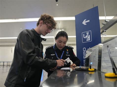新华鲜报｜“china Travel”升级！中国过境免签政策全面放宽优化 新时代 海外网