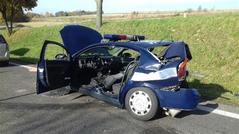 Łopiennik W radiowóz wjechało rozpędzone auto Nie żyje policjantka