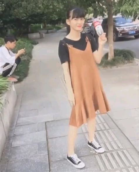 一位70歲老頭帶著20歲年輕的妻子去醫院檢查，回來就悲劇了 每日頭條