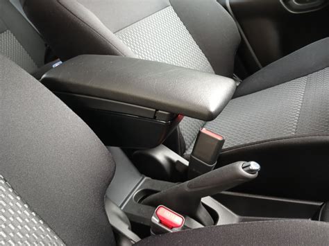 Штатный центральный подлокотник. — Suzuki Ignis (2G), 1,2 л, 2023 года ...