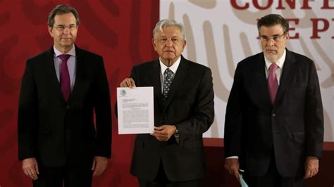 Amlo Firma Iniciativa Para Reemplazar Reforma Educativa • Actualidad