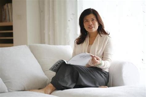 人稱「東京不動產女王」的廖惠萍（中）在日本的成交率達100％。
