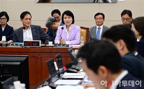 포토 야당 의원들 질의에 답하는 이진숙 방통위원장